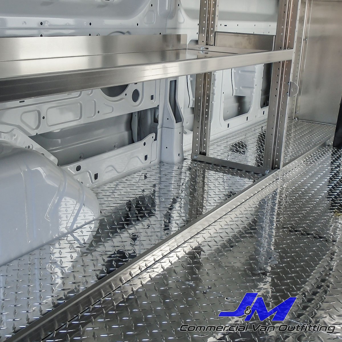 Photo Gallery – Ford Transit MR 148wb – PlumbingVans.com